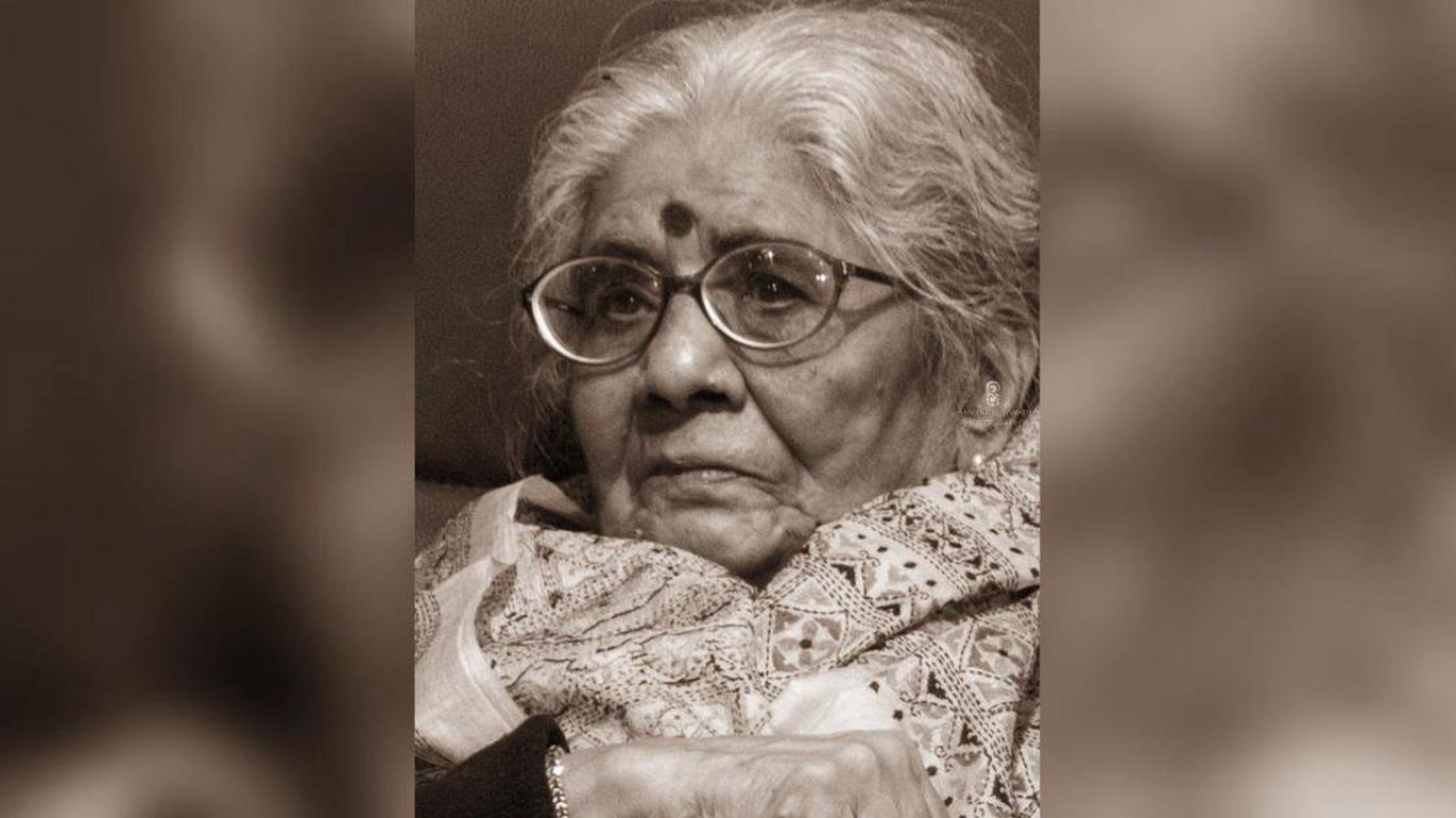 Mannu Bhandari Biography in Hindi | मन्नू भंडारी का जीवन परिचय | Mannu ...